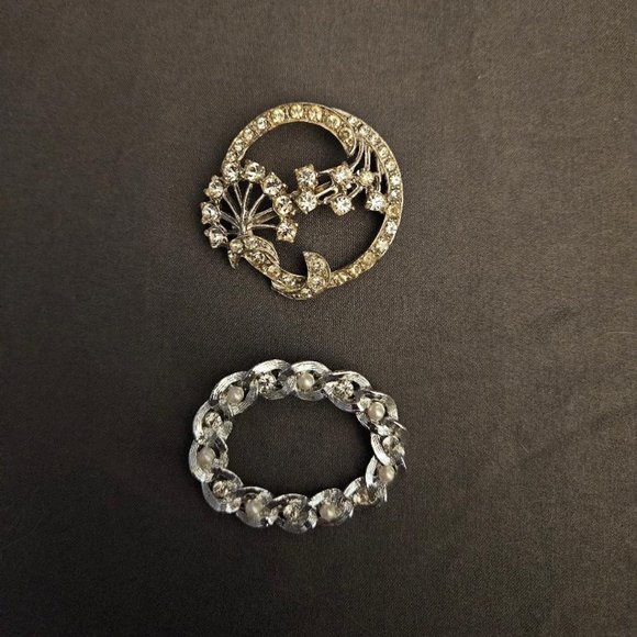 Gerry'S | Jewelry | Vtg Rhinestone Brooch Vtg Signed Gerrys Wreath With ...
